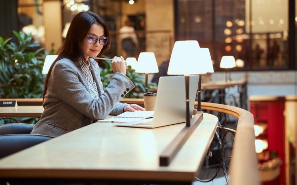 Hotel Management: Top 6 Benefits of Being Hotel Manager - HRC International